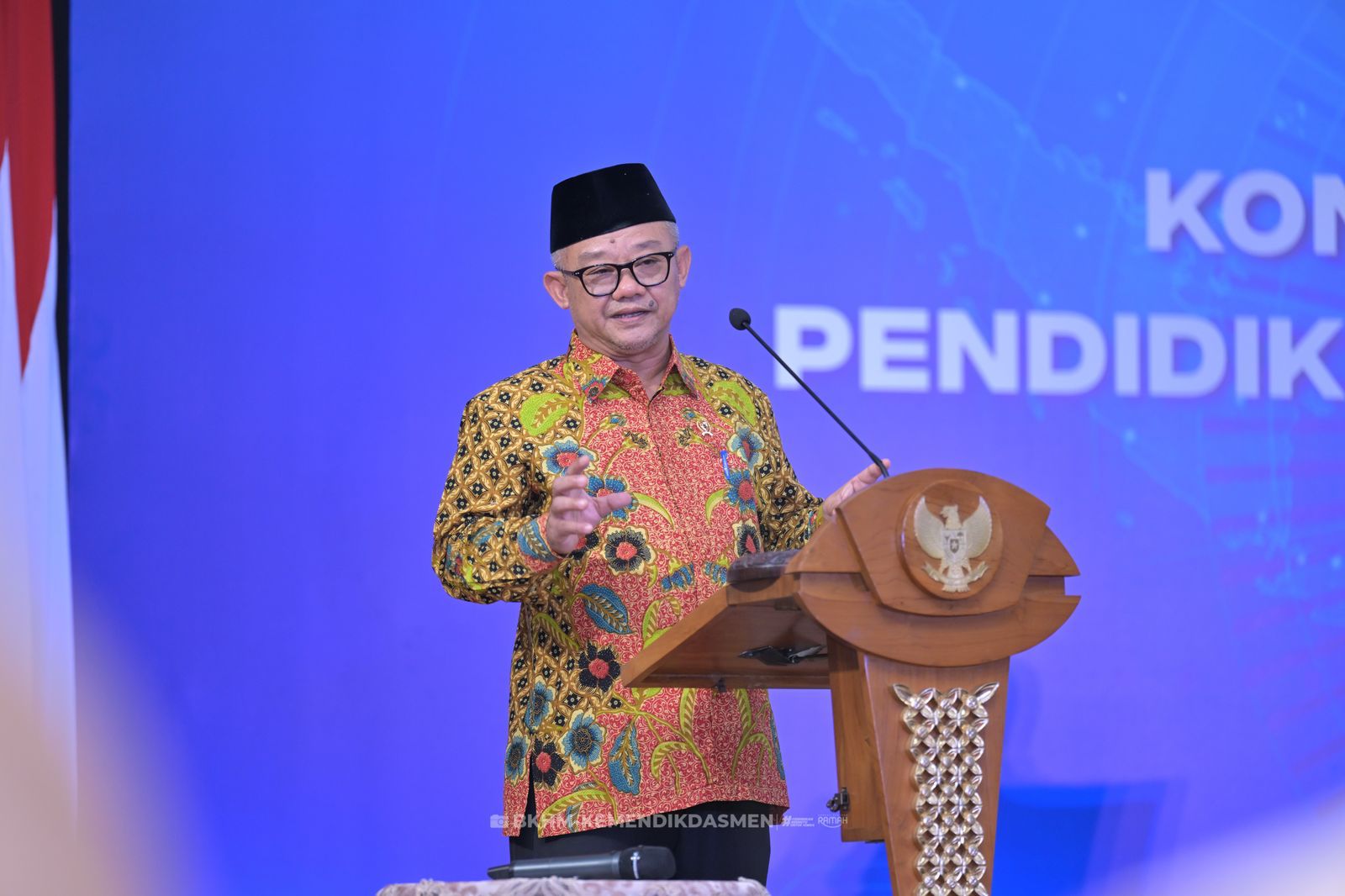 Mendikdasmen Terima 8 Hasil Rekomendasi Komisi Dalam Konsolnas Dikdasmen 2025 - merdeka17.id